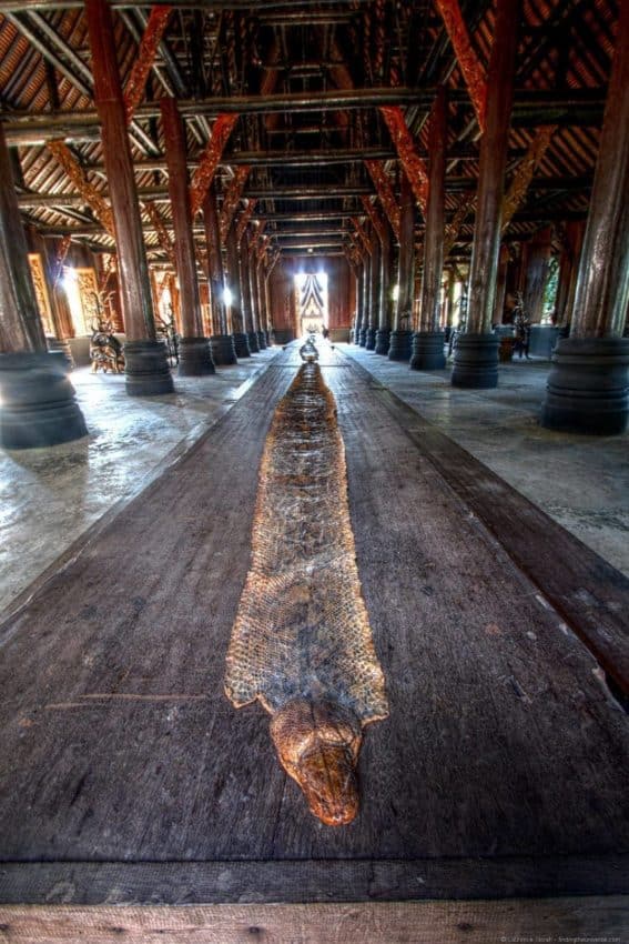 The Black Temple of Chiang Rai - Finding the Universe